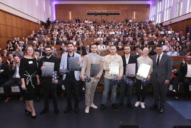 Absolventen feiern Abschluss | Sossenheimer Wochenblatt