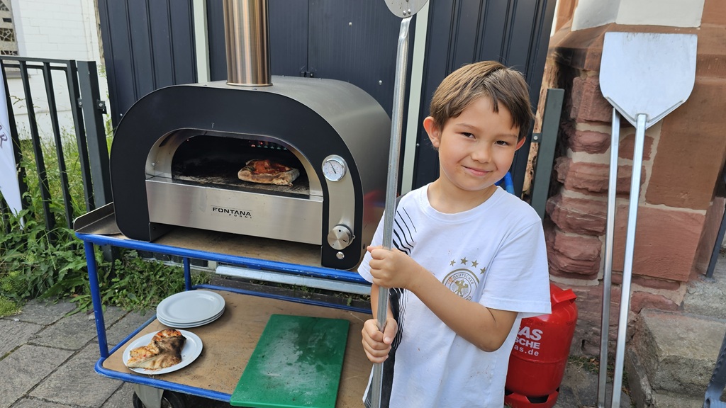 Pizzaofen des „KirchWerk“ besteht ersten Test bravourös | Sossenheimer ...